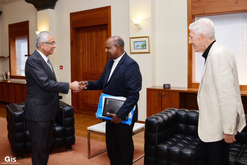 Bishop Jean-Michaël Durhône calls on Prime Minister Jugnauth