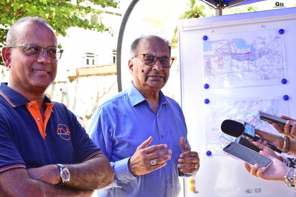 Minister Ganoo effects site visit in connection with the construction of the Aapravasi Ghat ...