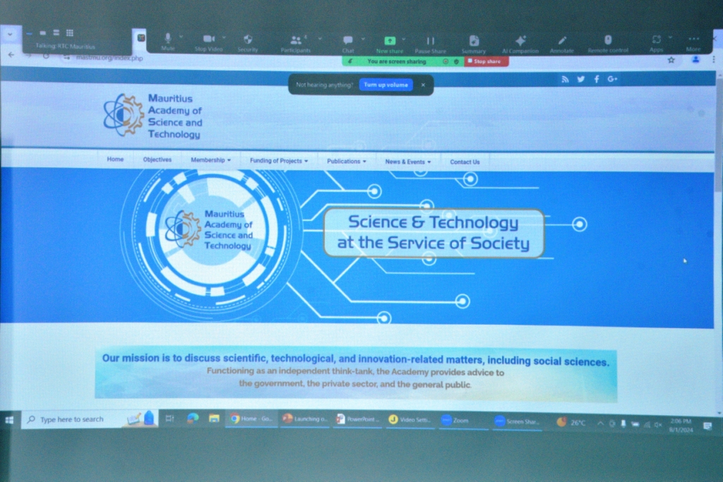 Minister Seeruttun launches booklet on Food Security and new MAST website