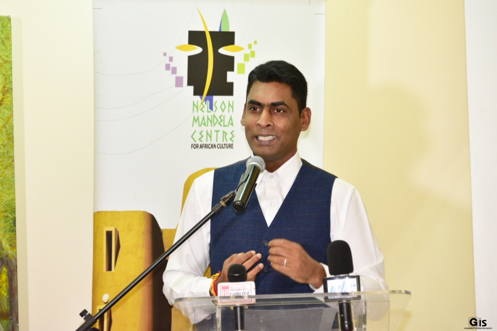 Minister Teeluck attends talk focusing on the experience of slavery