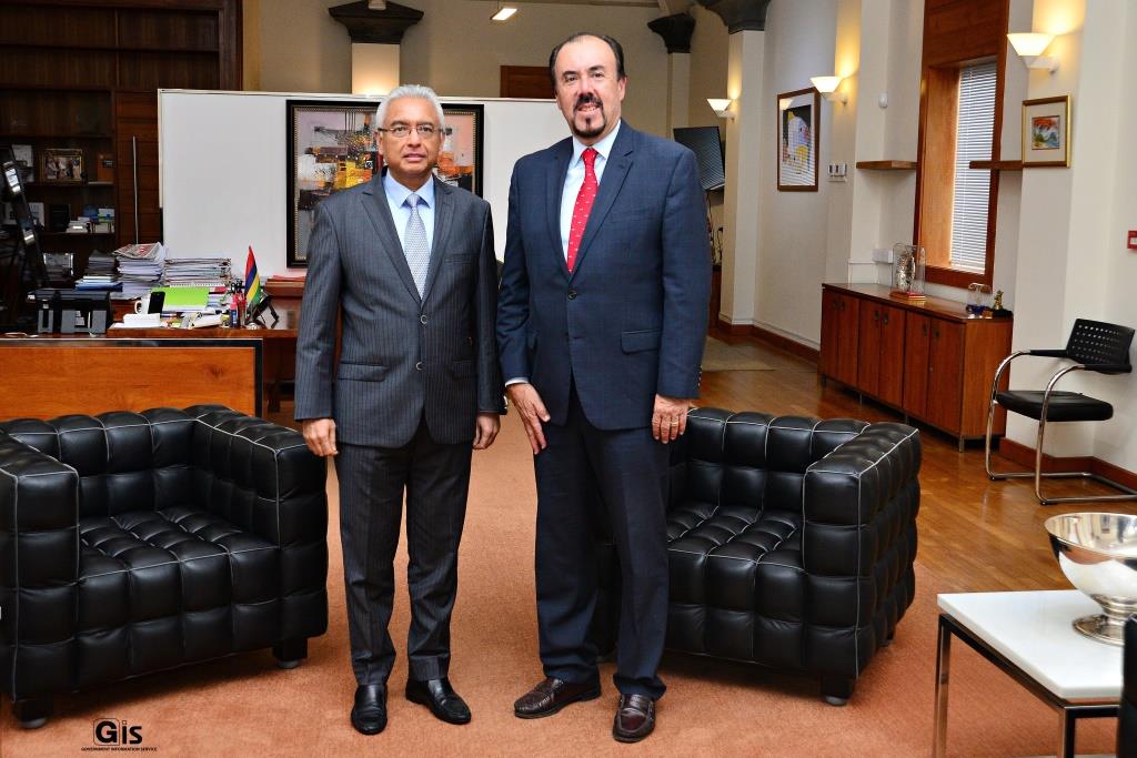 Newly appointed Chilean Ambassador to Mauritius calls on Prime Minister