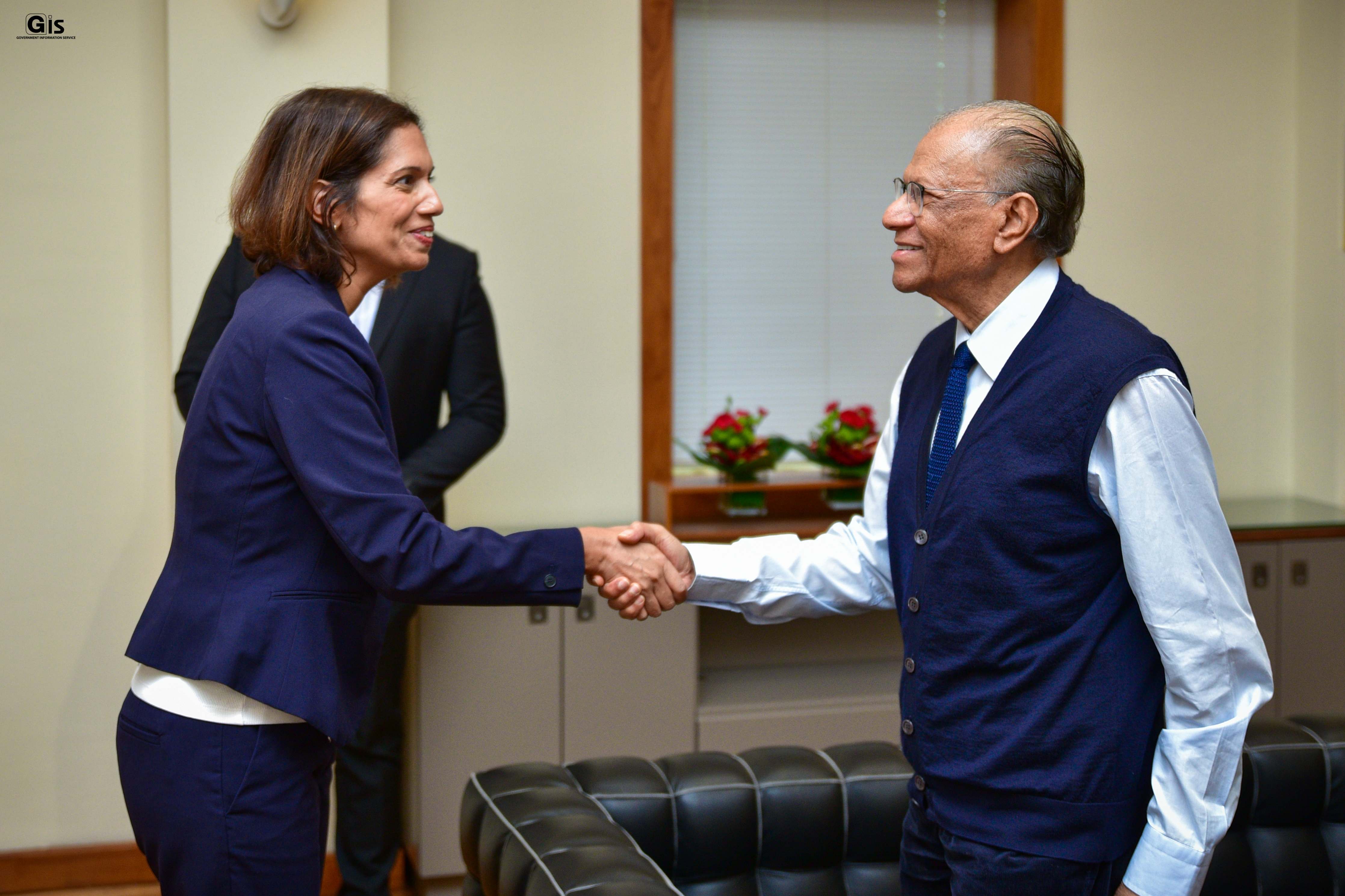 Outgoing British High Commissioner bids farewell to Prime Minister