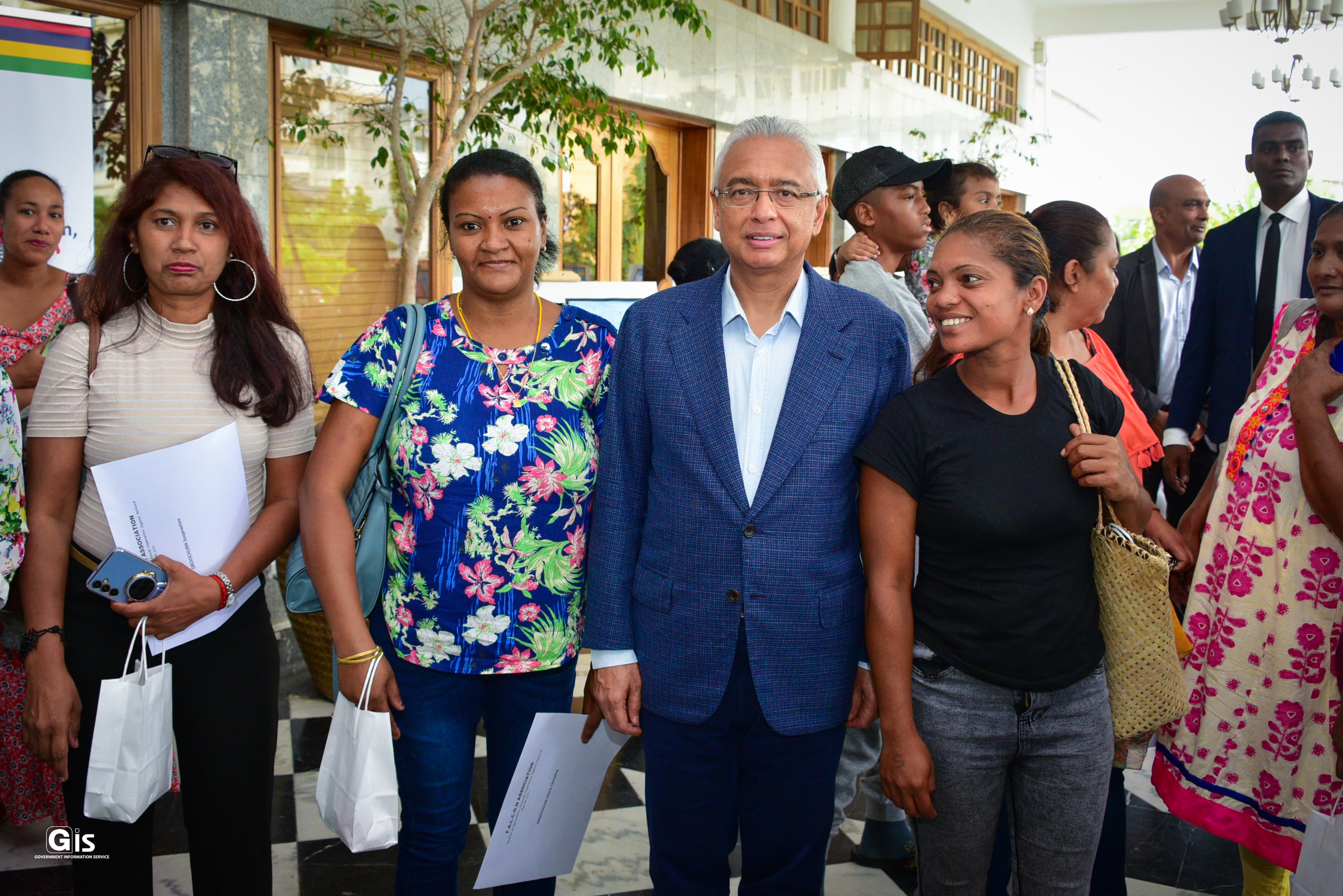 PM re-affirms his engagement to fight poverty and exclusion for a more ...