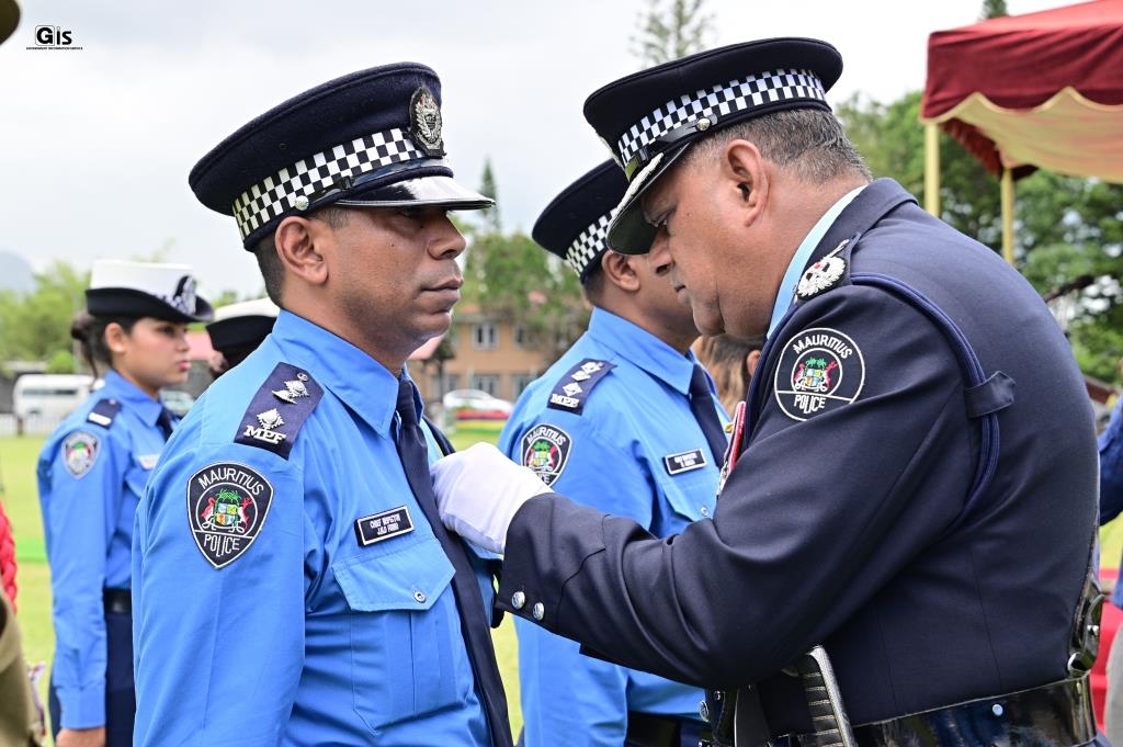 Police Officers rewarded for their outstanding performance in the line ...