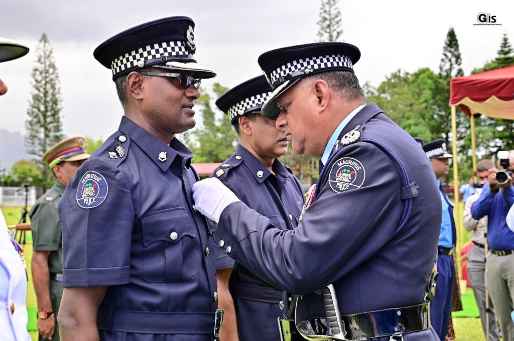 Police Officers rewarded for their outstanding performance in the line ...