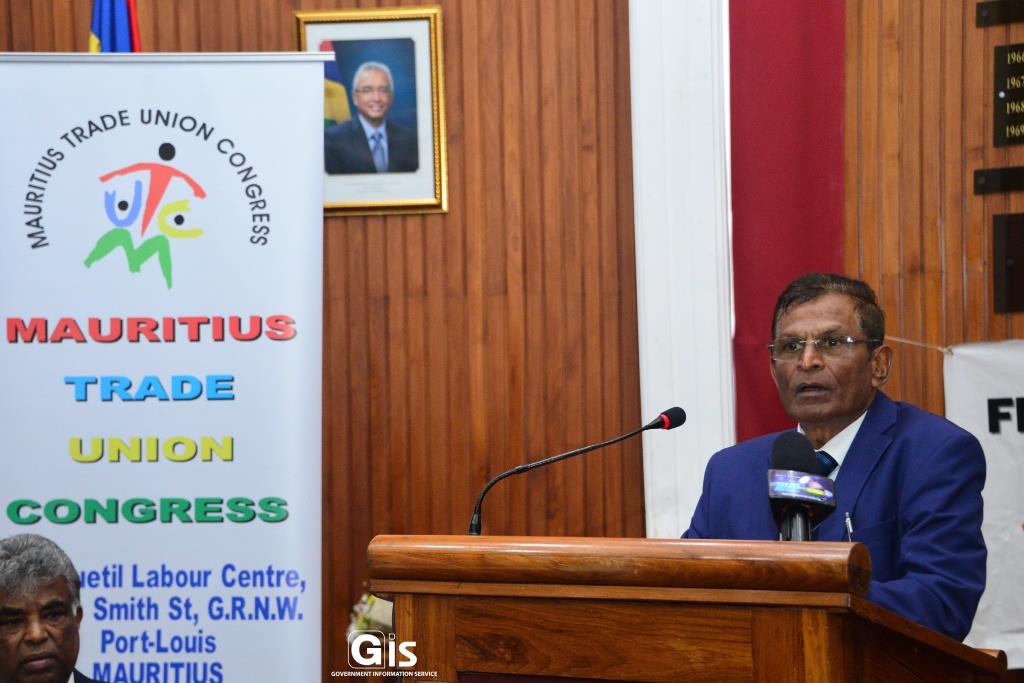 President Roopun launches an updated Worker’s Guide on the ‘Mauritian ...