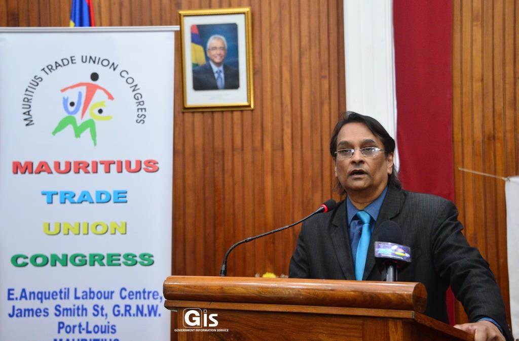 President Roopun launches an updated Worker’s Guide on the ‘Mauritian ...