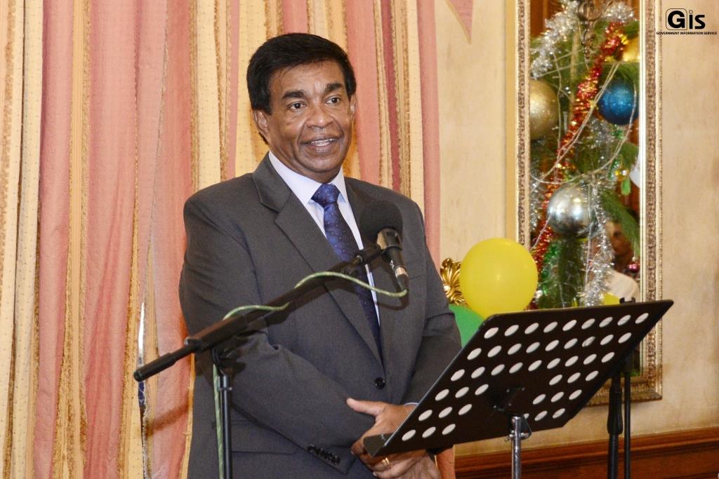 President Roopun receives children at the State House for Christmas ...