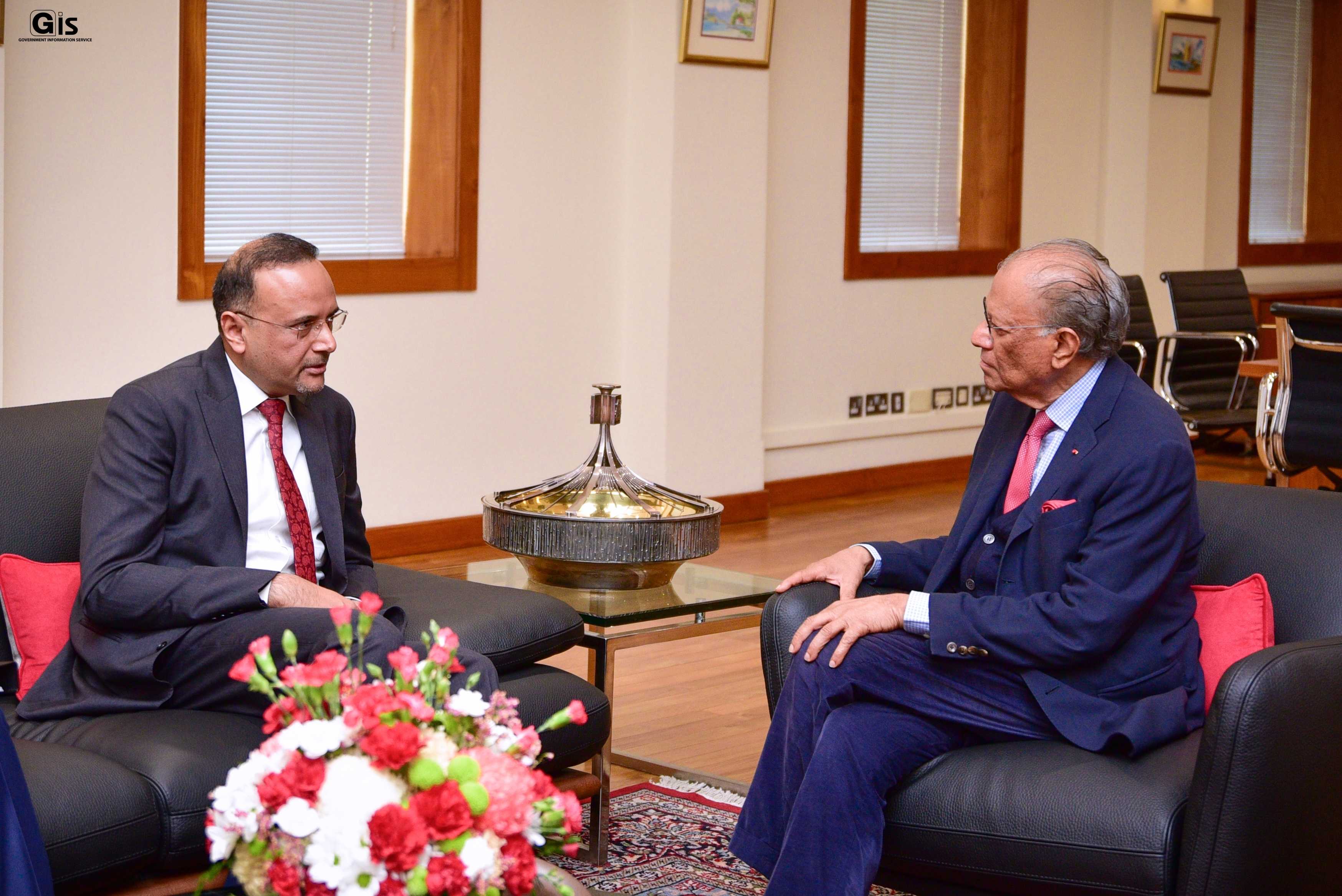 Prime Minister Ramgoolam receives newly appointed Indian High Commissioner