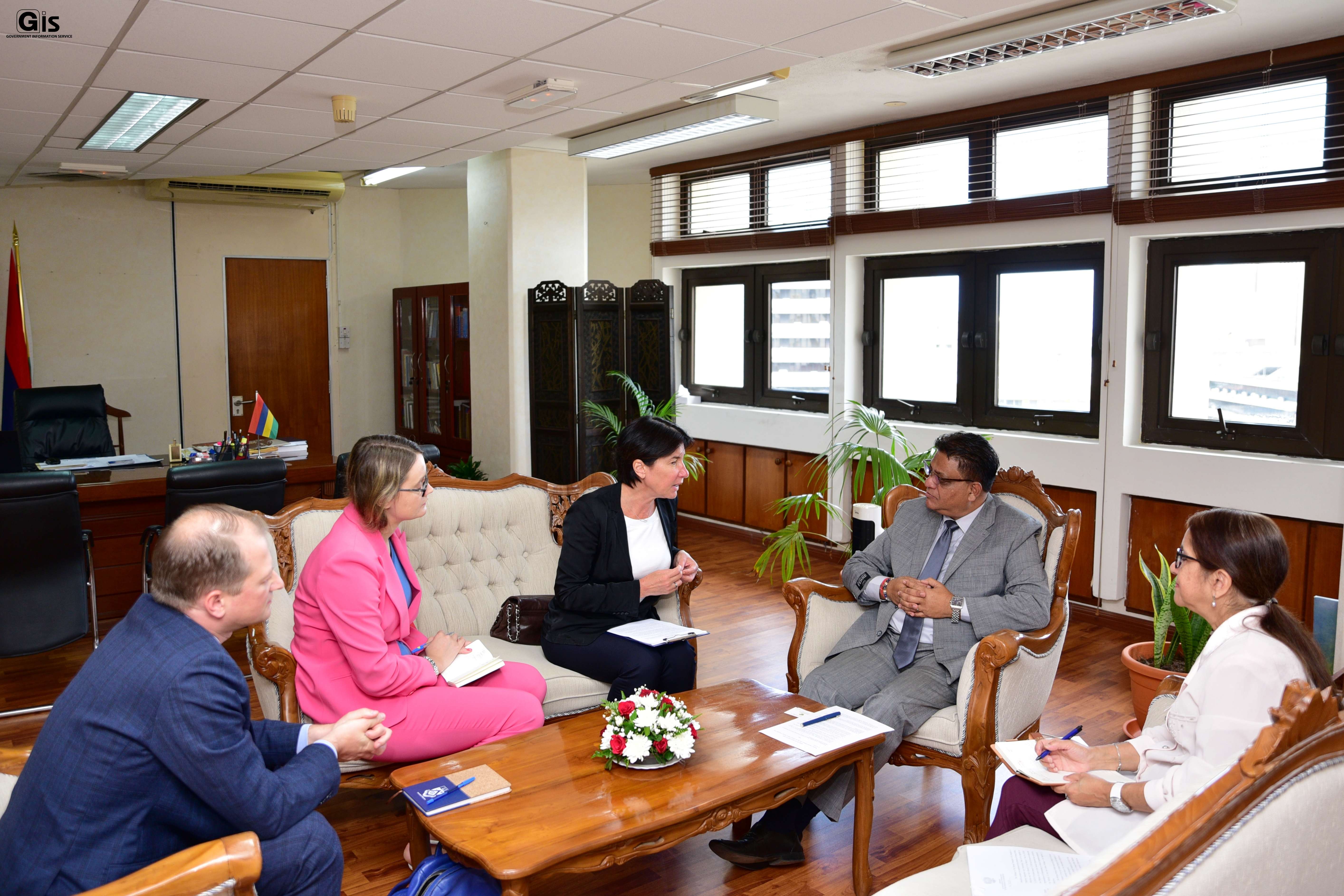 Russian Ambassador to Mauritius meets Minister Gondeea