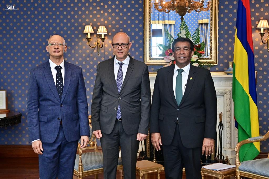 Cyprus High Commissioner presents Credentials to President Roopun